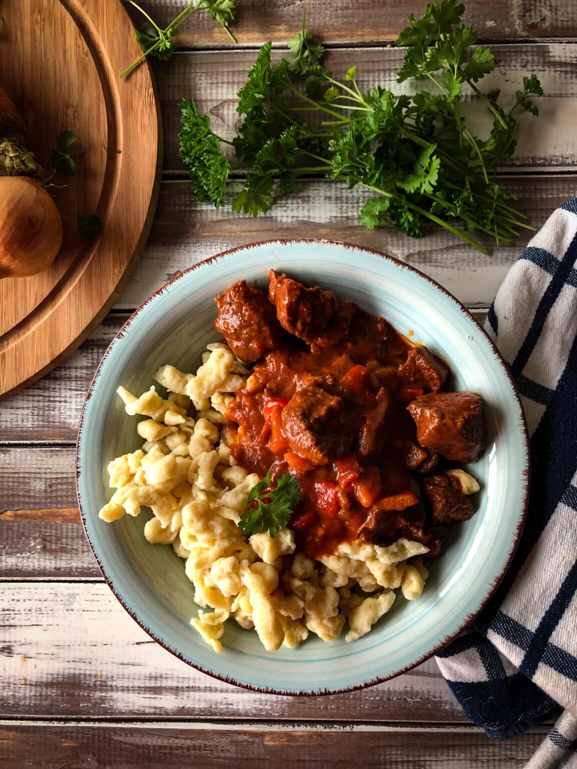 Gulasch mit Spätzle - Sparflämmchen Gulasch mit Spätzle